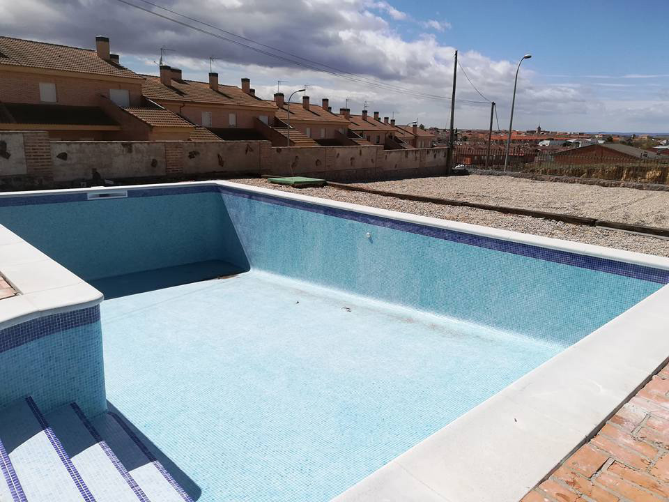 Construcción de piscinas en toda España - Pavimentos Pavipor